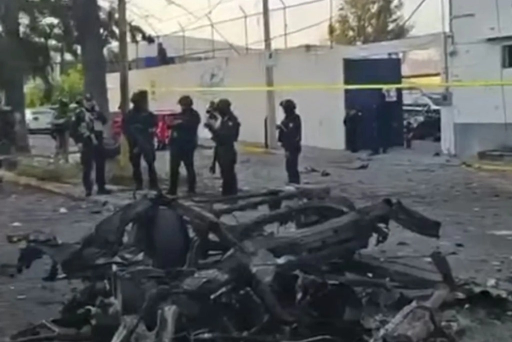 El Heraldo de Poza Rica - Sheinbaum rechaza "terrorismo" por coches bomba en Guanajuato