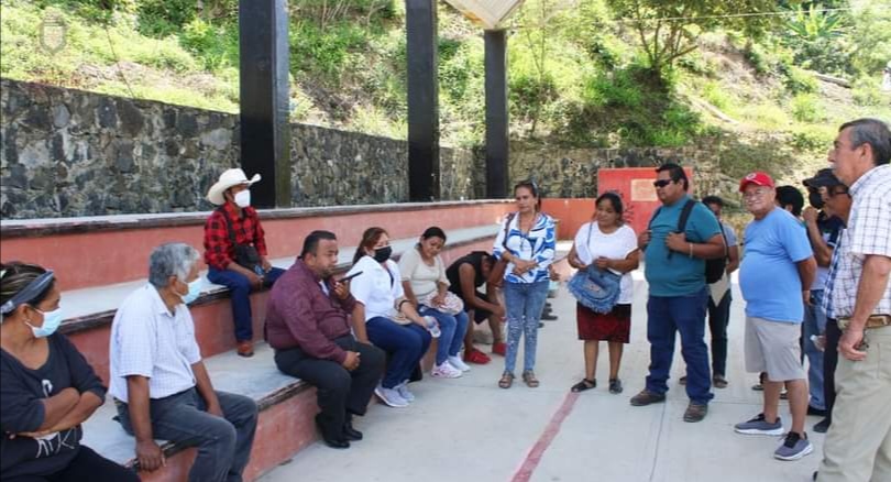 El Heraldo de Poza Rica - Luz para Escolín
