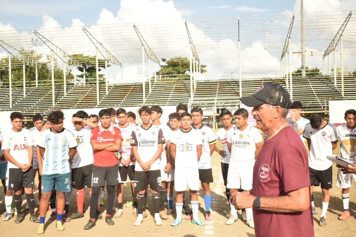 El Heraldo de Poza Rica - El Atlético Poza Rica comienza a conformarse