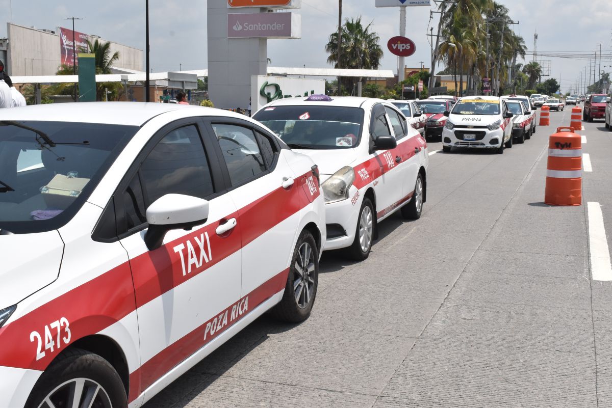 El Heraldo de Poza Rica - Taxis solo hasta las 10 PM