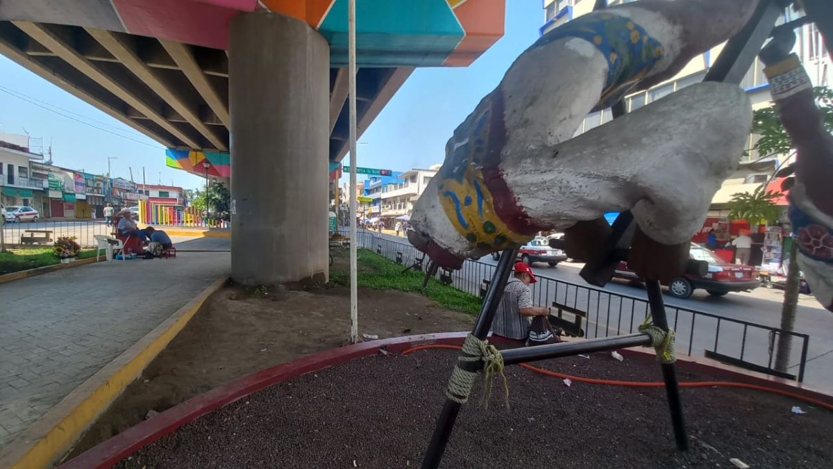 El Heraldo de Poza Rica - Dañan imágenes del Paseo Raíces de Vida