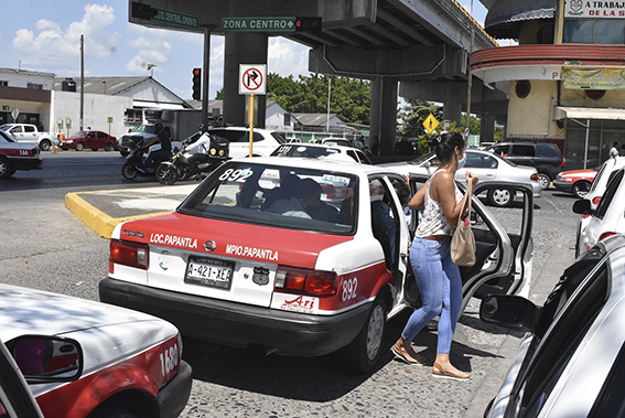 El Heraldo de Poza Rica - Reubican a taxis