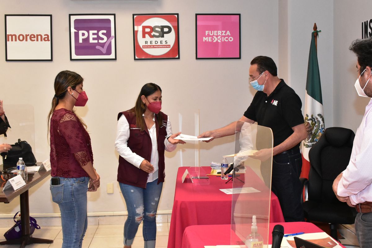 El Heraldo de Poza Rica - Entregan constancia de mayoría a Raquel Bonilla